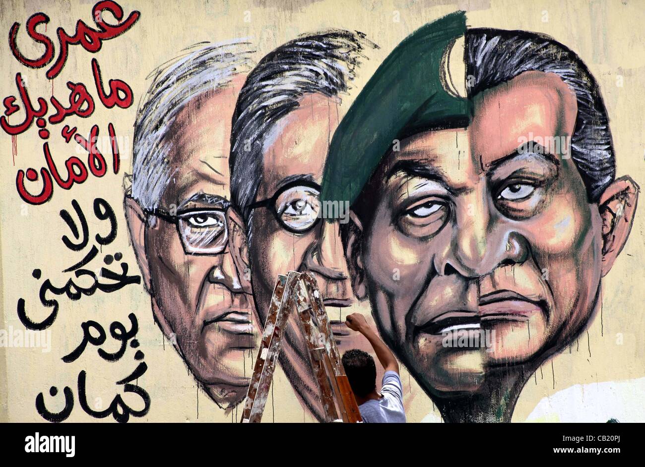 May 21, 2012 - Cairo, Cairo, Egypt - An artist writes a slogan in ...