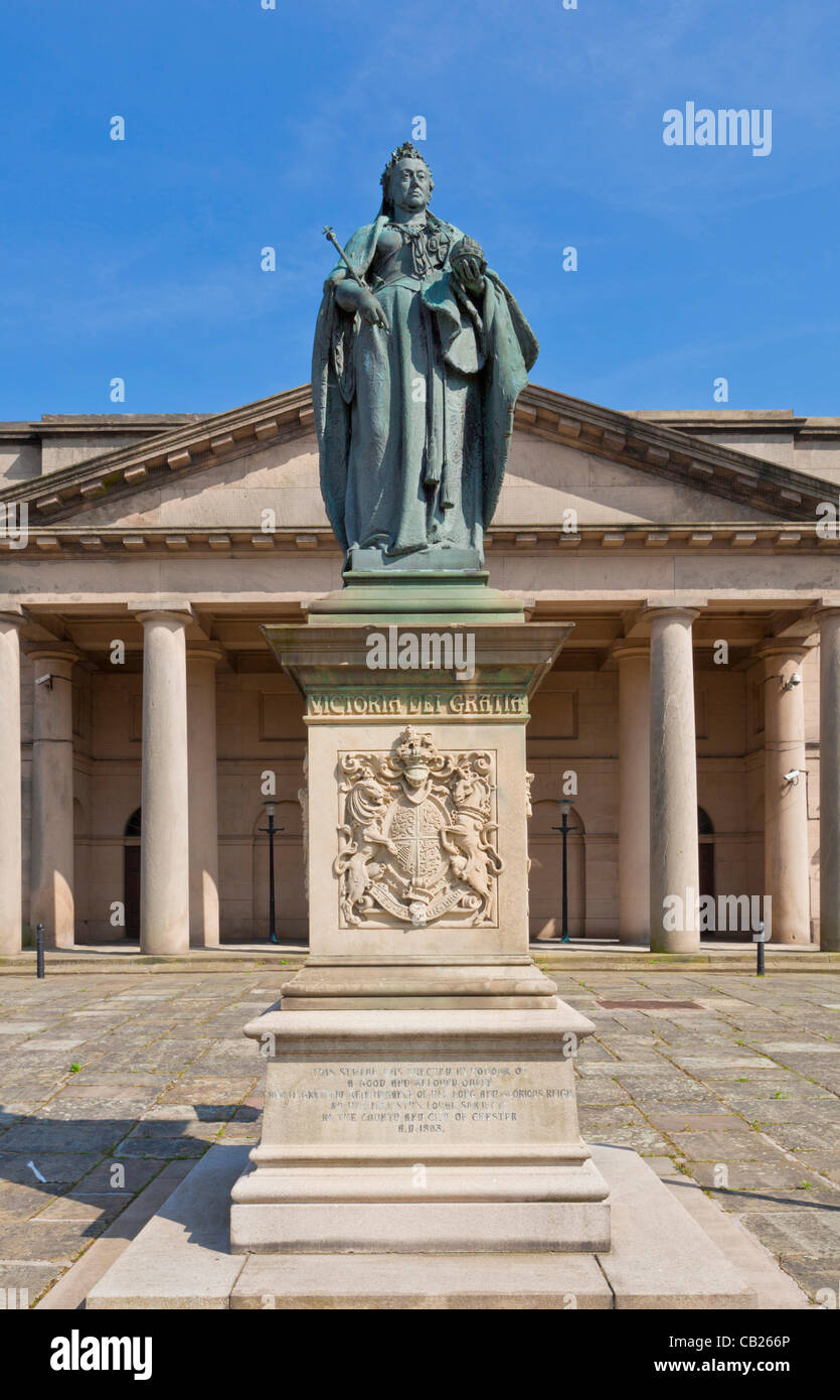Statue of Queen Victoria outside Chester Crown Court Chester cheshire ...