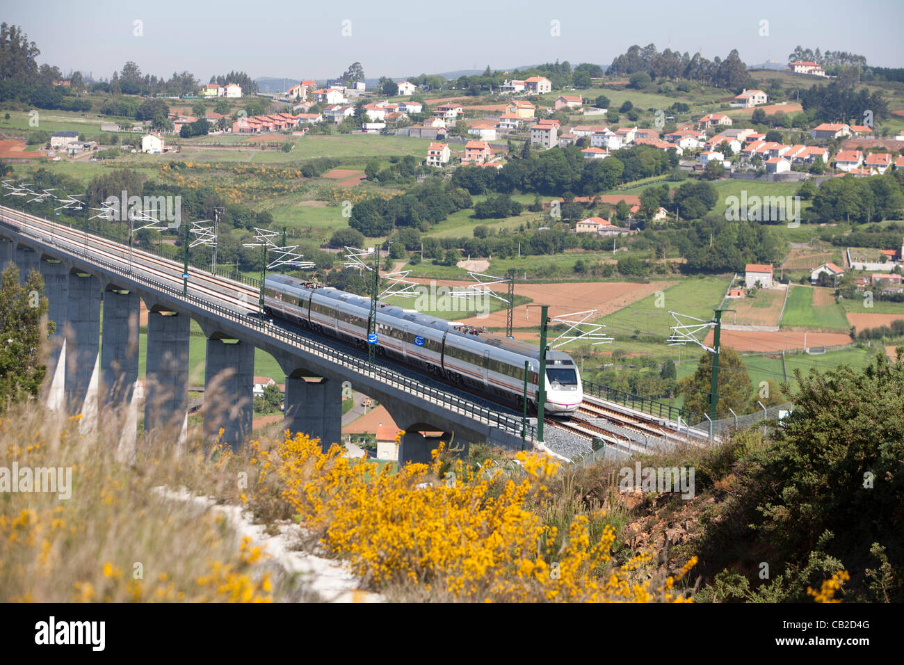 Construction ave rail train bridge hi-res stock photography and images ...