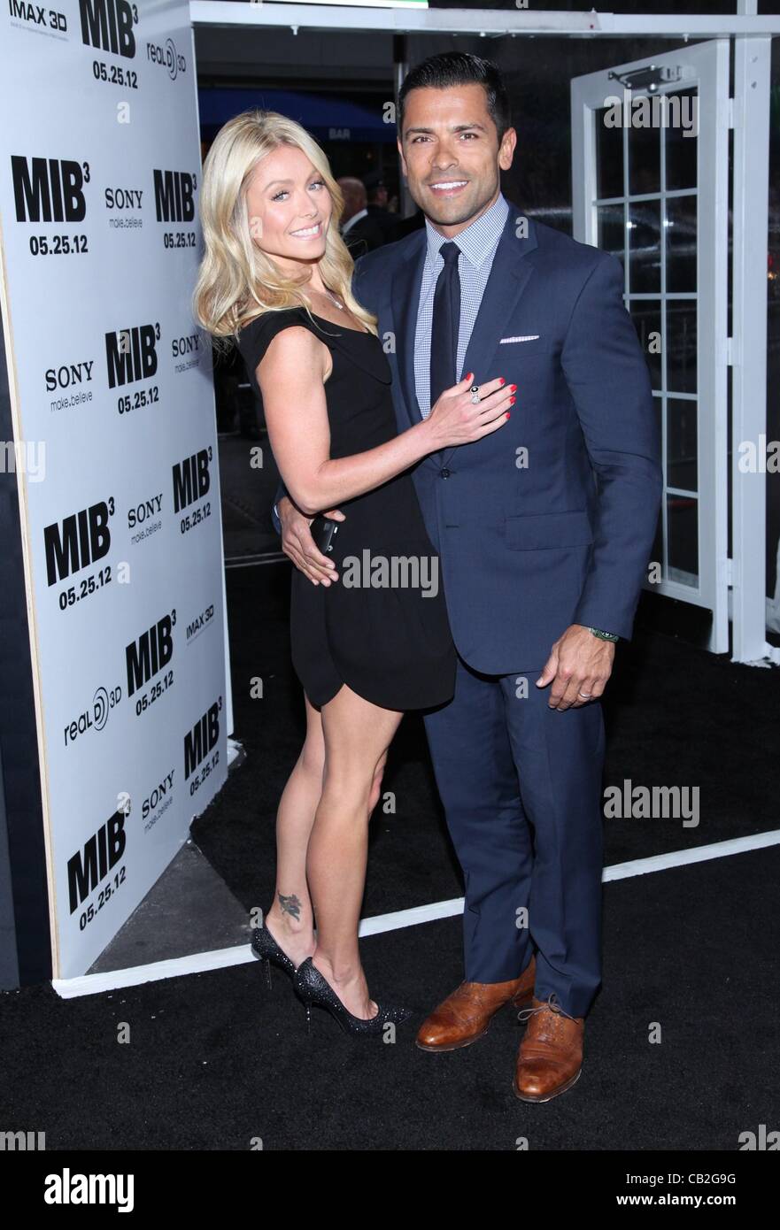 Kelly Ripa and Mark Consuelos at arrivals for MEN IN BLACK 3 Premiere ...