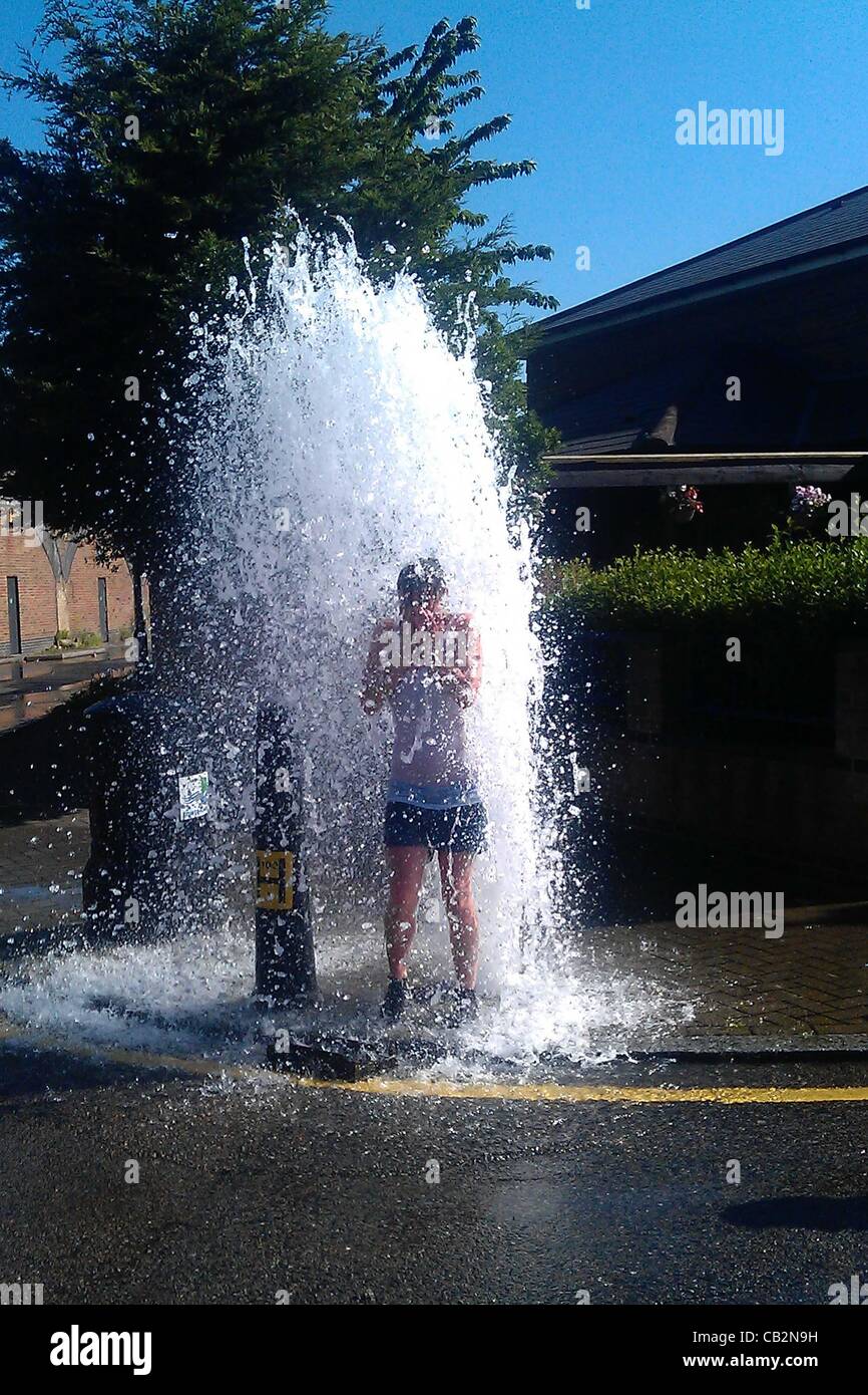 Fire hydrant children hi-res stock photography and images - Alamy