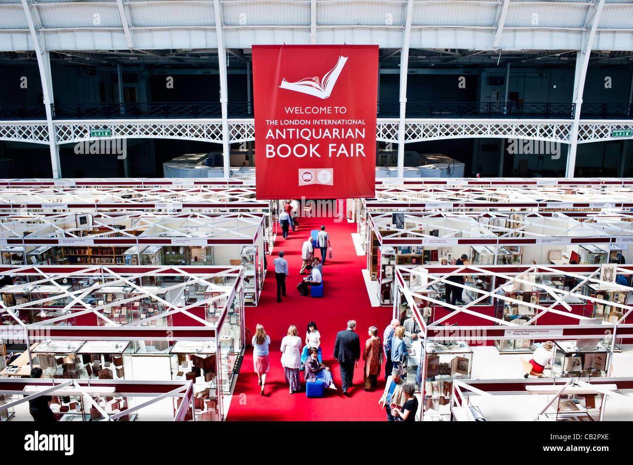 London international antique book fair hi-res stock photography and ...