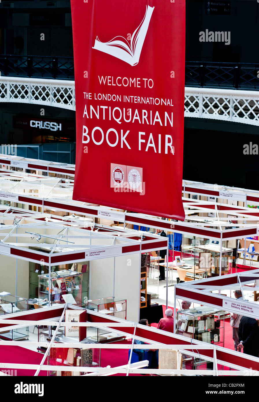 London international antique book fair hi-res stock photography and ...