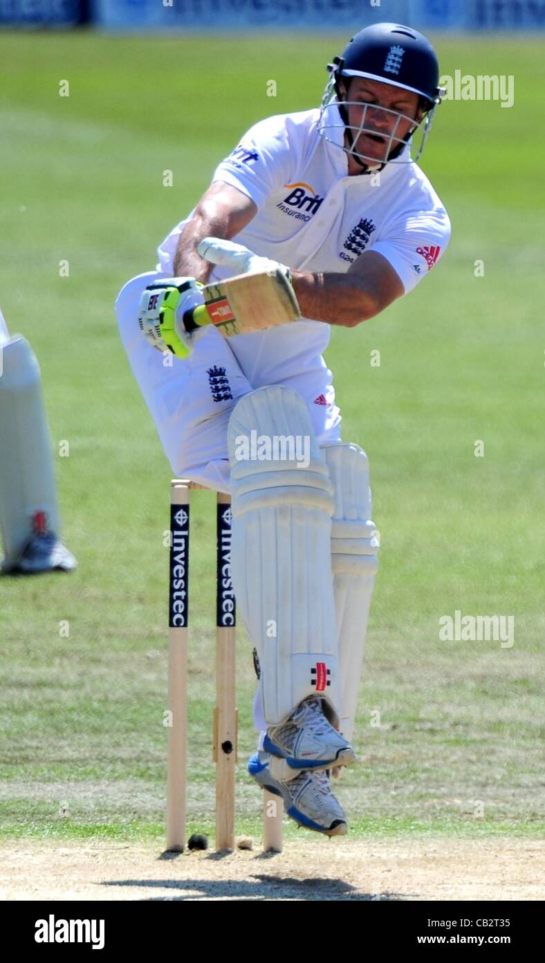 Sport cricket action batting andrew strauss hi-res stock photography ...