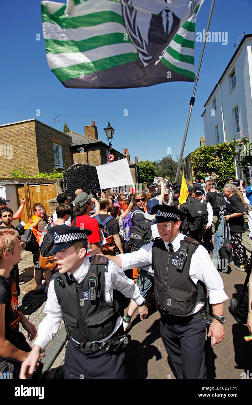 Putney, London, UK. Saturday 26th May 2012. Protestors of UK uncut hold ...
