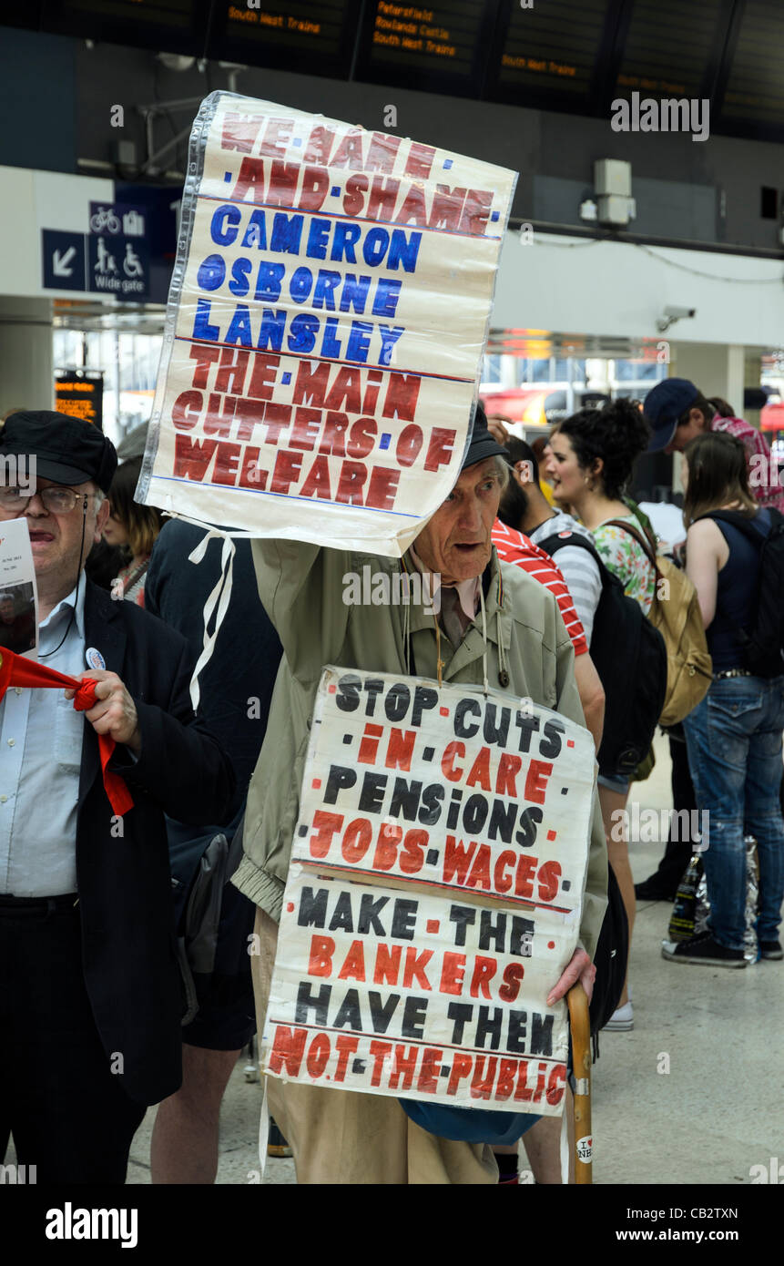 Old men protestors hi-res stock photography and images - Alamy