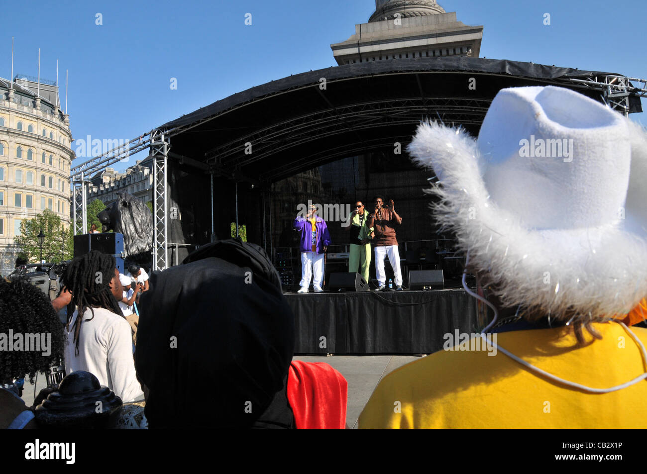 Trafalgar Square, London, UK. 26th May 2012. Performers on stage and ...