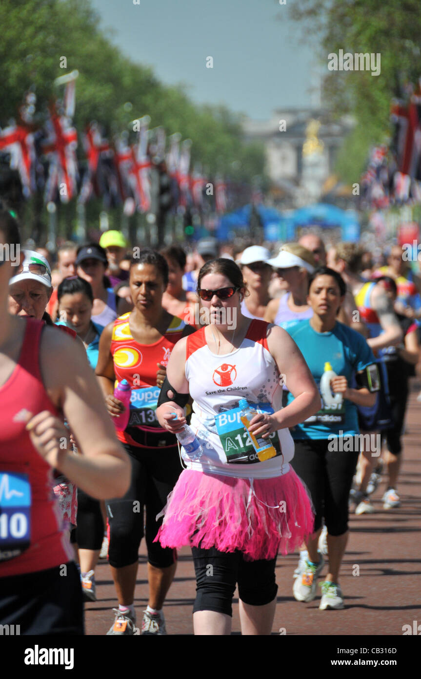 The Mall, London, UK 27th May 2012. With Buckingham Palace in the ...