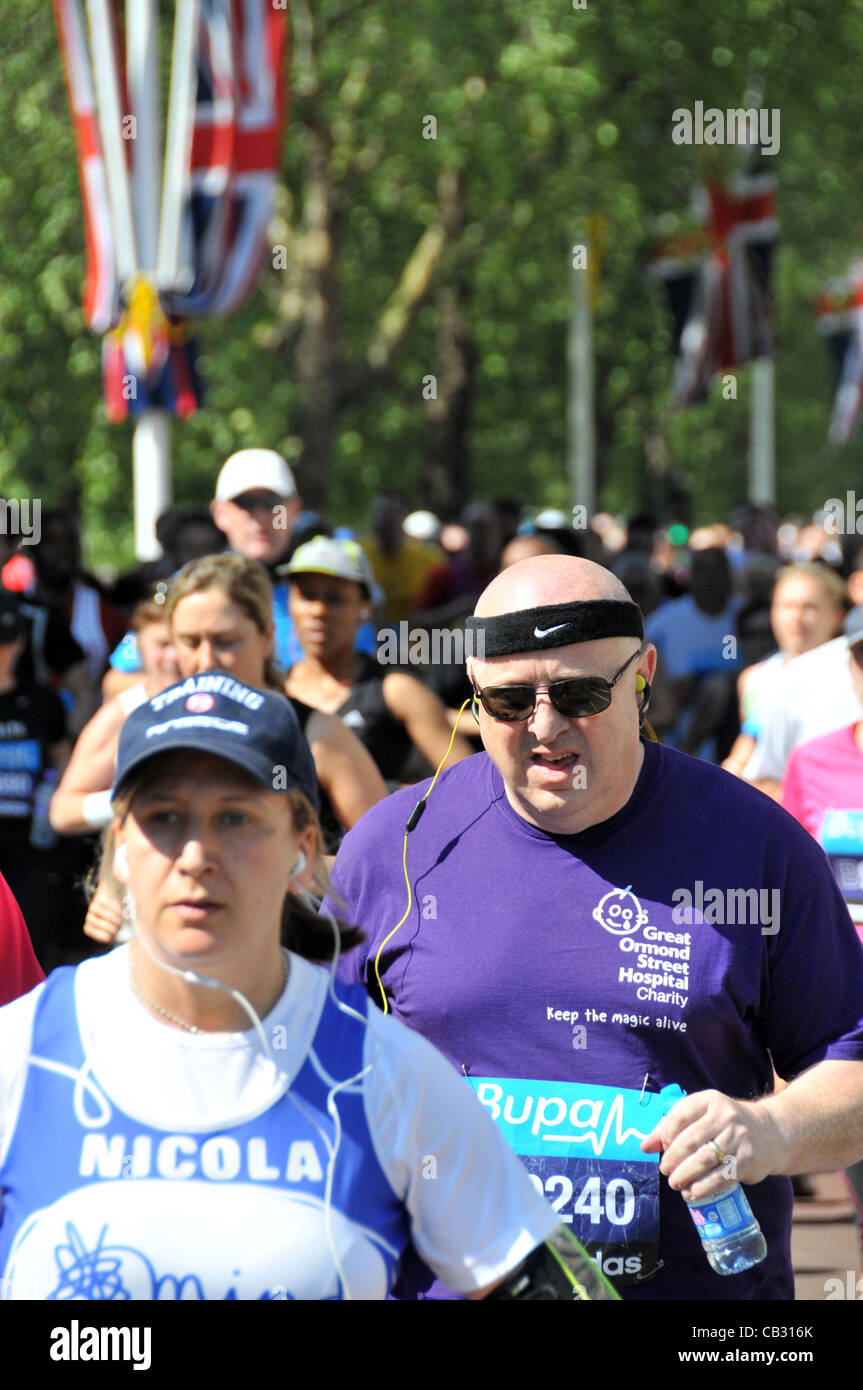 The Mall, London, UK 27th May 2012. Runners of all ages and ability at ...
