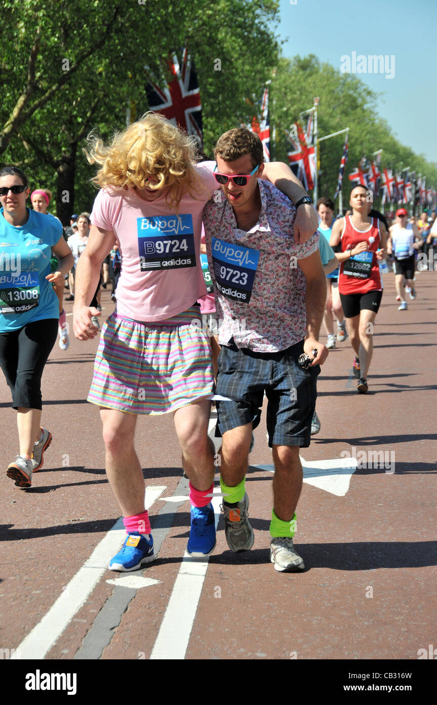 The Mall, London, UK 27th May 2012. The BUPA 10,000 race, the serious ...