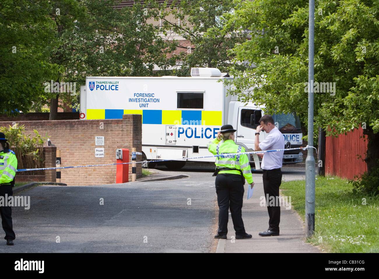 27-05-2012 : Bracknell, UK - Police investigation into the discovery of ...