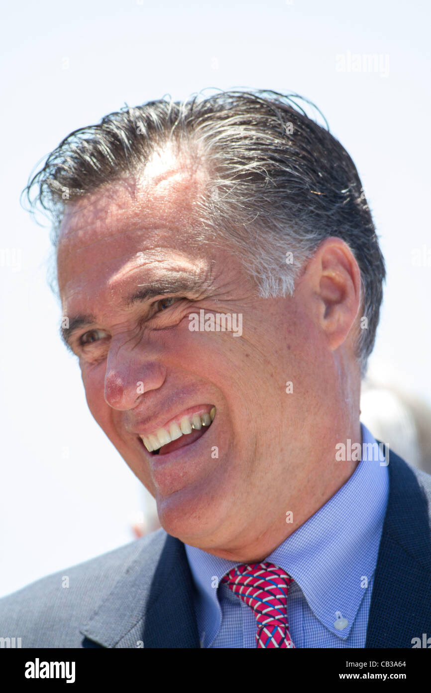 Mitt Romney visits San Diego with John McCain for a Memorial Day ...