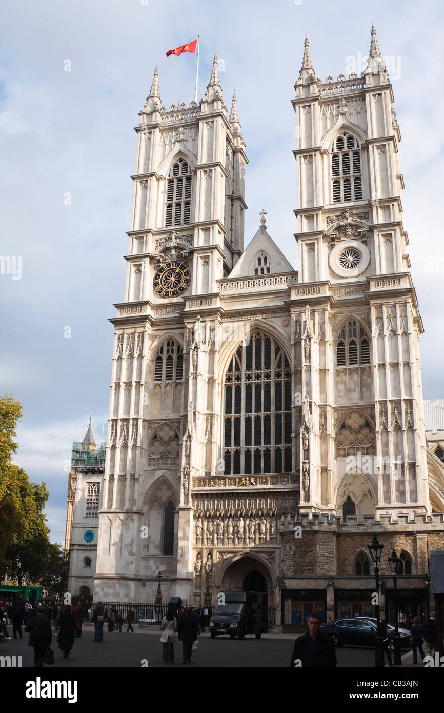 Westminster abbey exterior hi-res stock photography and images - Alamy