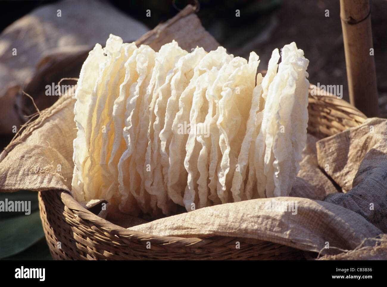 Inle Lake floating market scene, crackers Stock Photo - Alamy