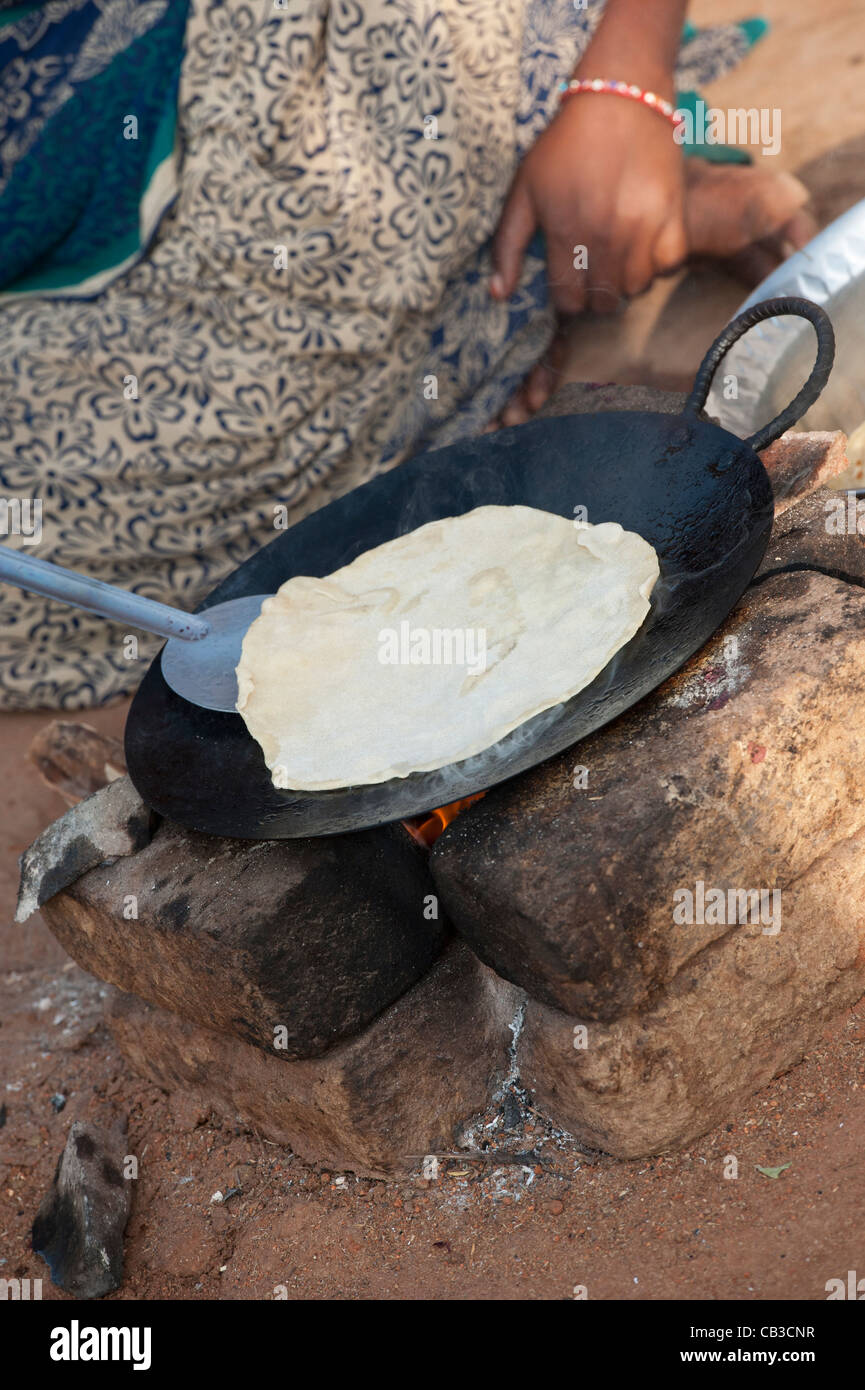 Indian woman cooking making roti High Resolution Stock Photography and ...