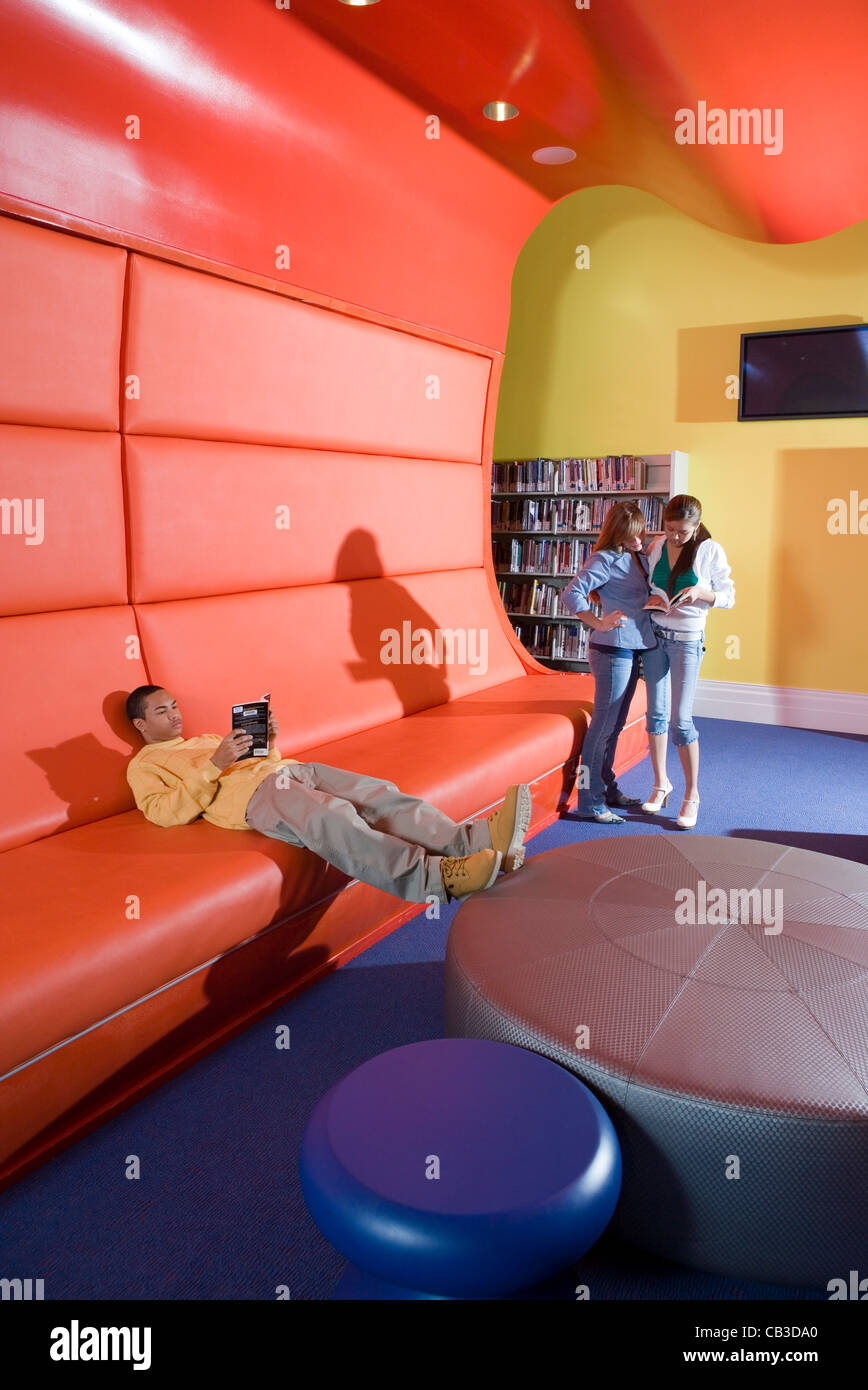 Teenagers hanging out in school library Stock Photo - Alamy