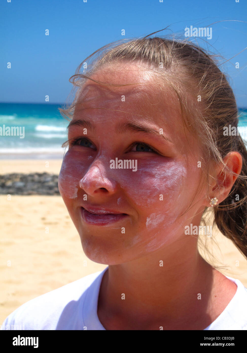 Teen girl sunscreen face hi-res stock photography and images - Alamy