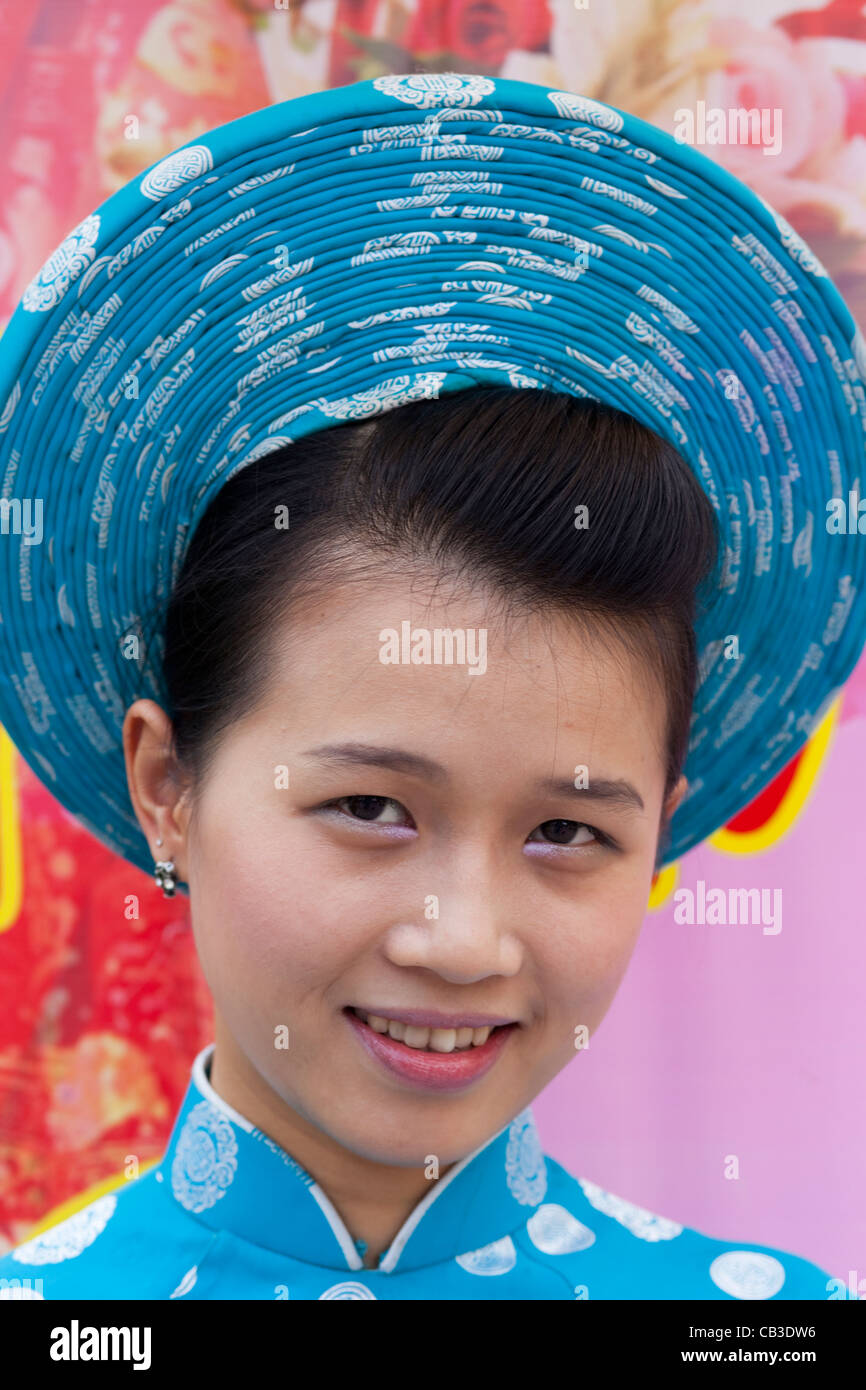 Vietnam, Hue, Girl in Traditional Costume Stock Photo - Alamy
