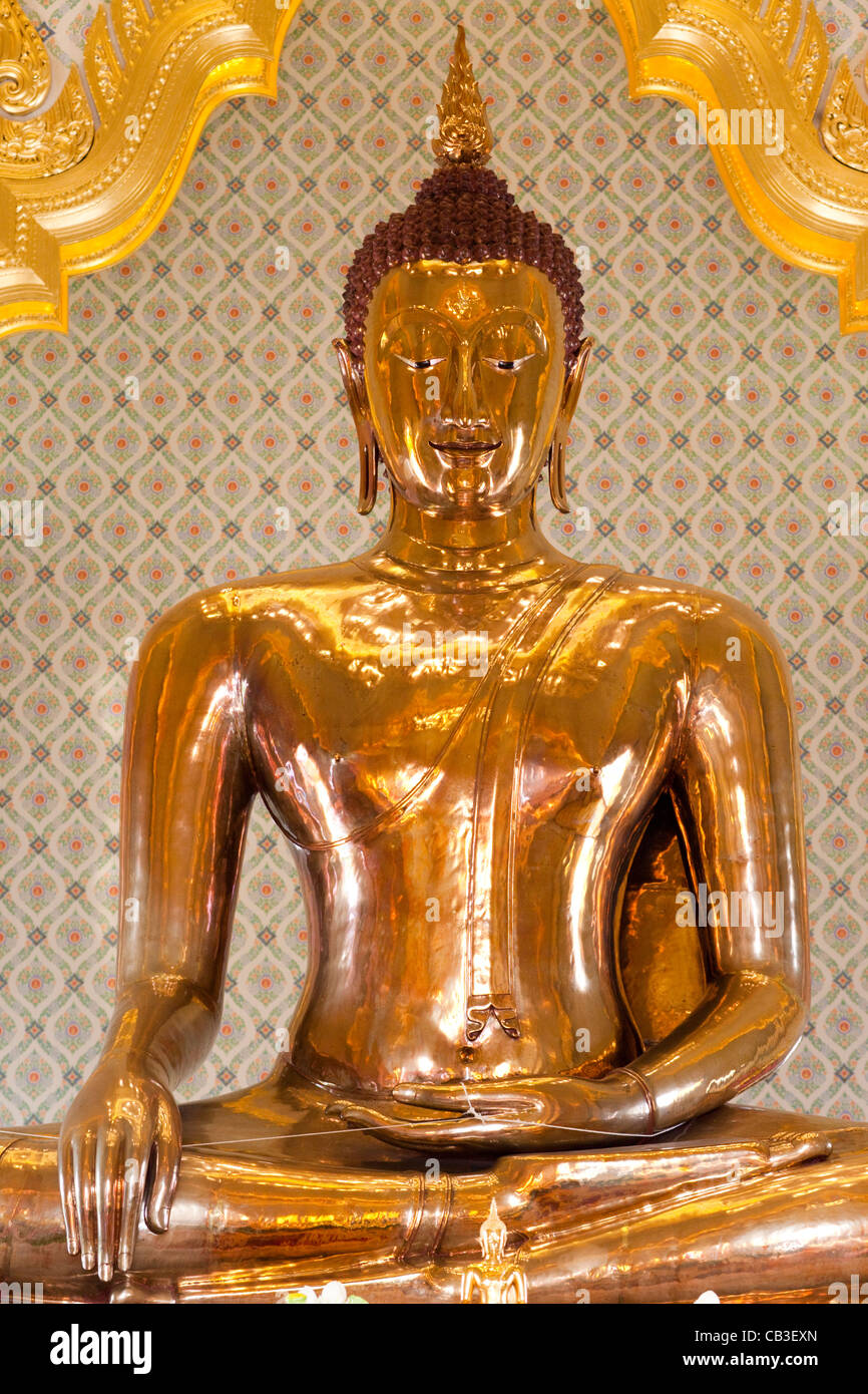 Thailand, Bangkok, Golden Buddha Statue in Wat Traimit Stock Photo - Alamy