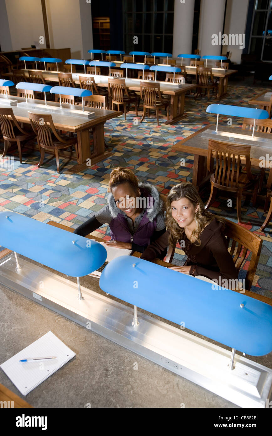 Woman night shadow reading book hi-res stock photography and images - Alamy