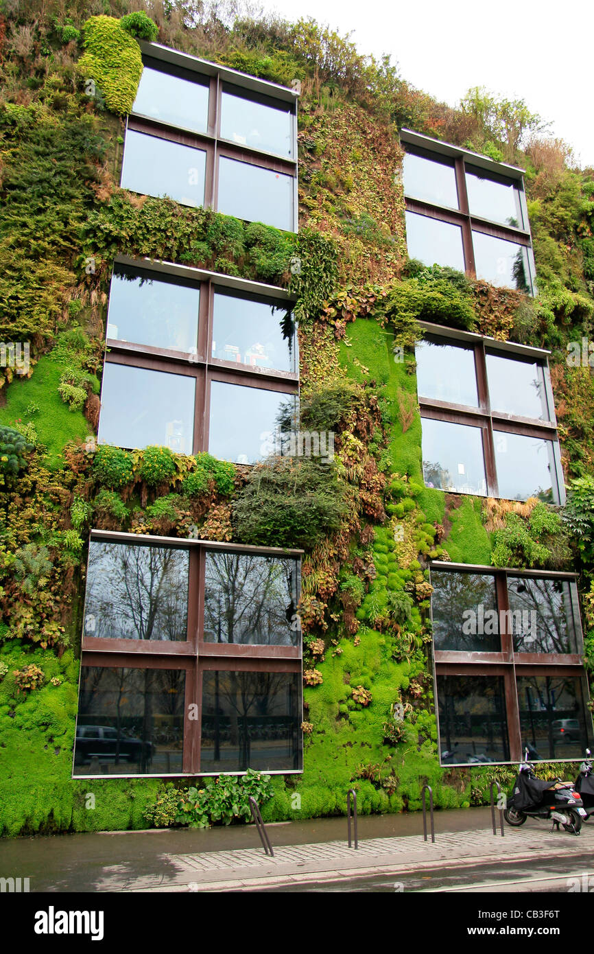 The Musée du Quai Branly, museum or arts and civilizations of Africa ...