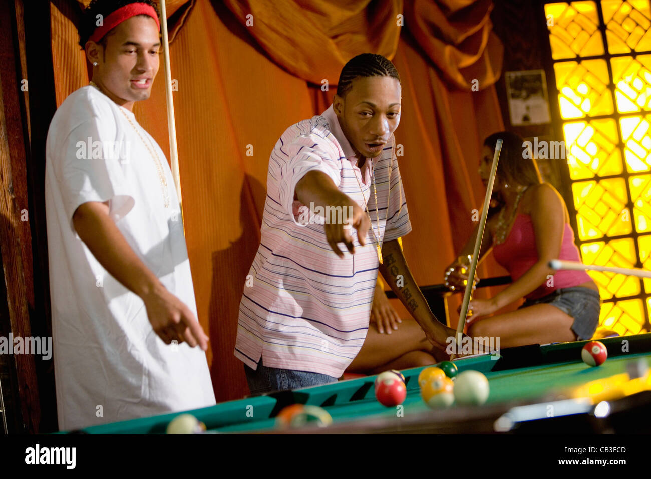 African american woman playing pool hi-res stock photography and images ...