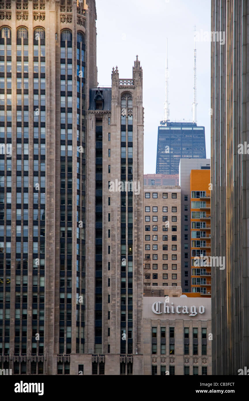 Buildings in Chicago, Tribune Tower. Sign says 'Chicago Stock Photo - Alamy