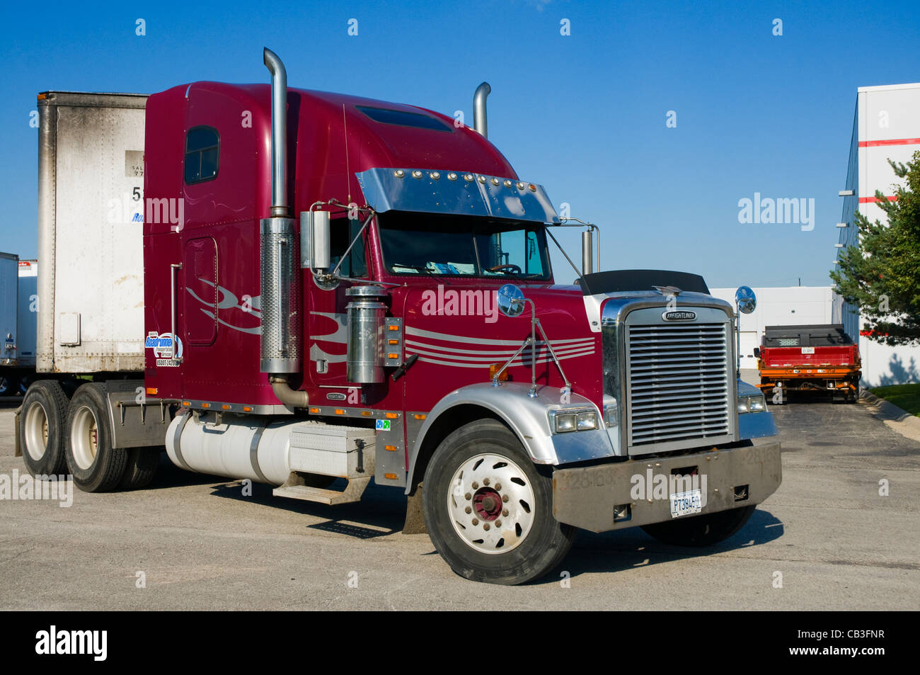 Freightliner truck hi-res stock photography and images - Alamy