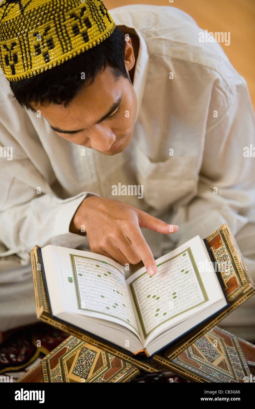 Koran scriptures hi-res stock photography and images - Alamy