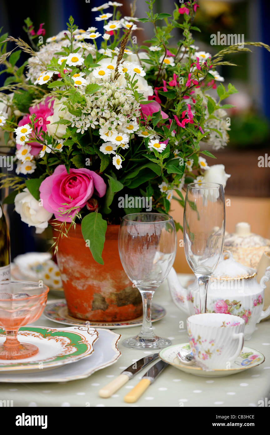 Shabby setting hi-res stock photography and images - Alamy