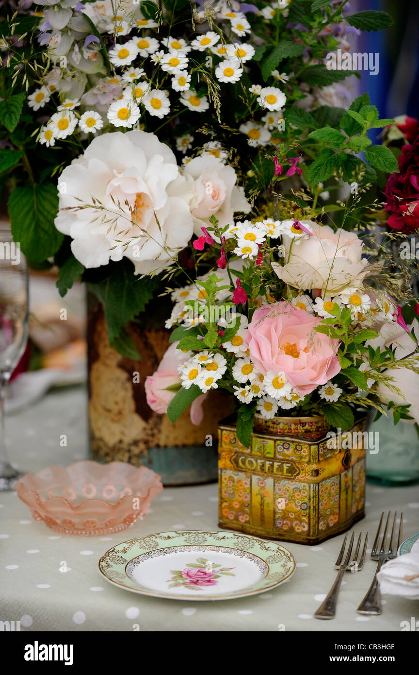 Place setting vintage china hi-res stock photography and images - Alamy