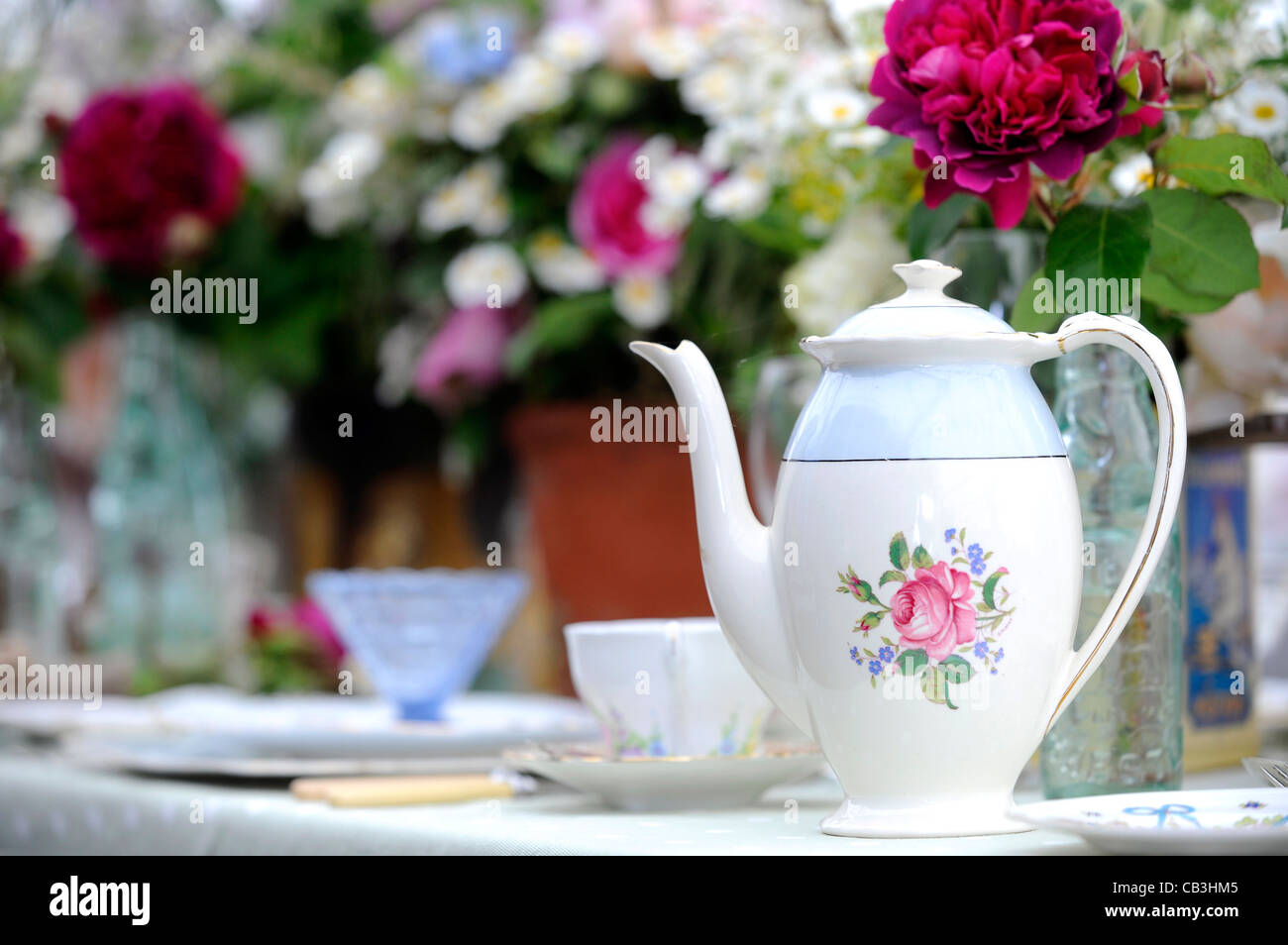 Floral retro vintage style table setting Stock Photo - Alamy
