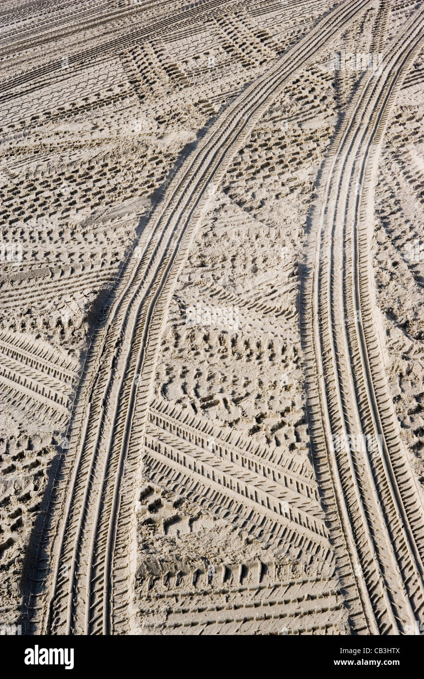 Sand patterns designs on beach hi-res stock photography and images - Alamy