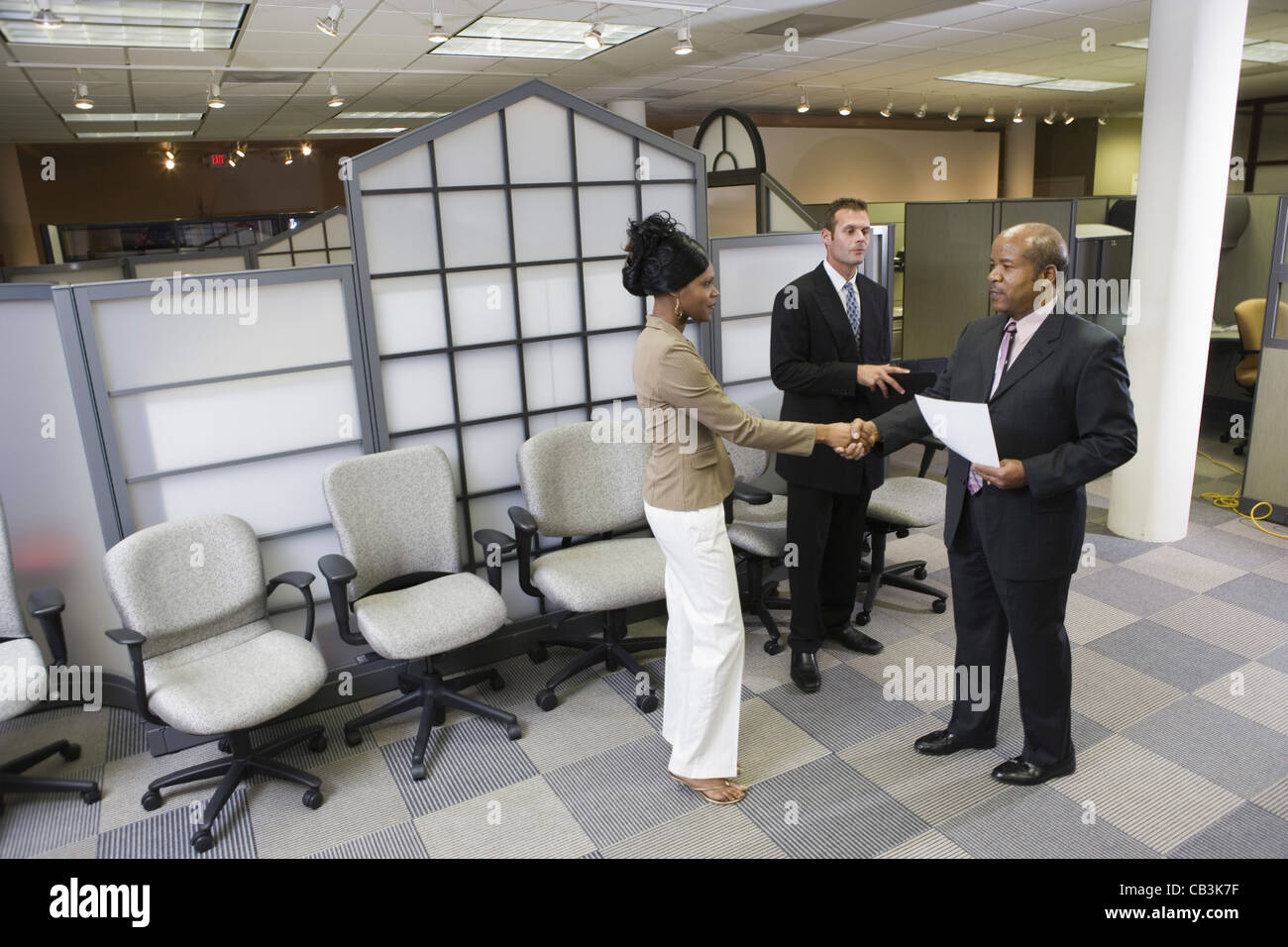 Young professionals shaking hands hi-res stock photography and images ...