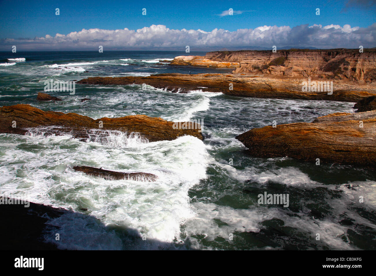 USA, California, Montana de Oro State Park, Waves crashing against ...