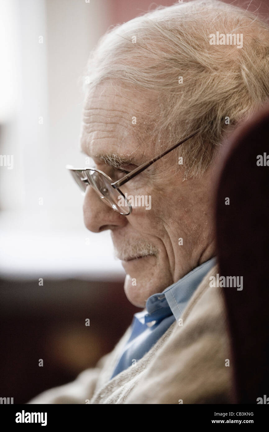 Old age man profile hi-res stock photography and images - Alamy