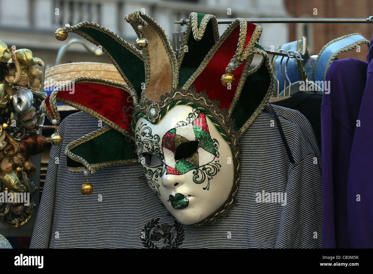 Venetian mask shop hi-res stock photography and images - Alamy