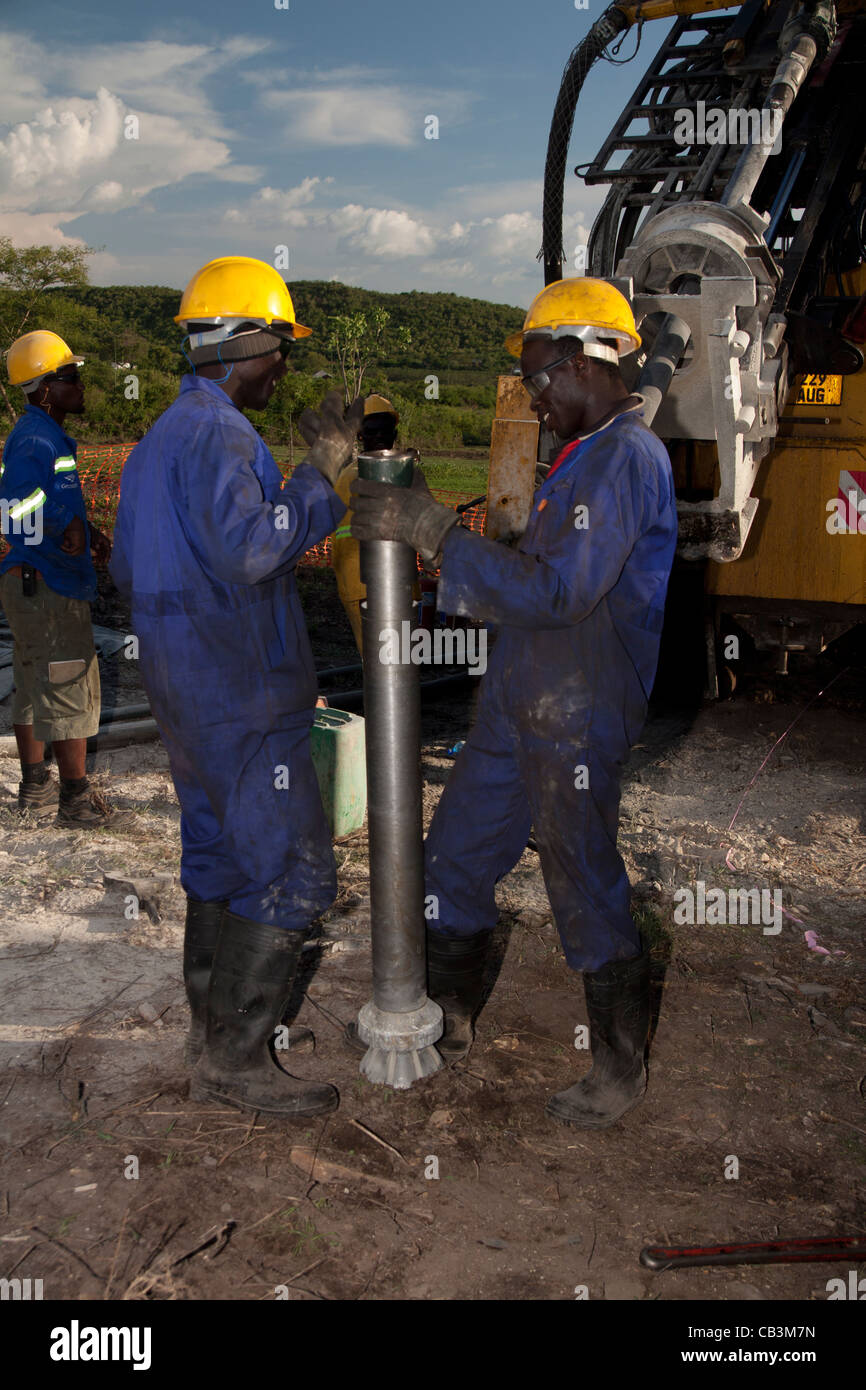 Kenyan drillers offside assistants changing reverse circulation drill ...