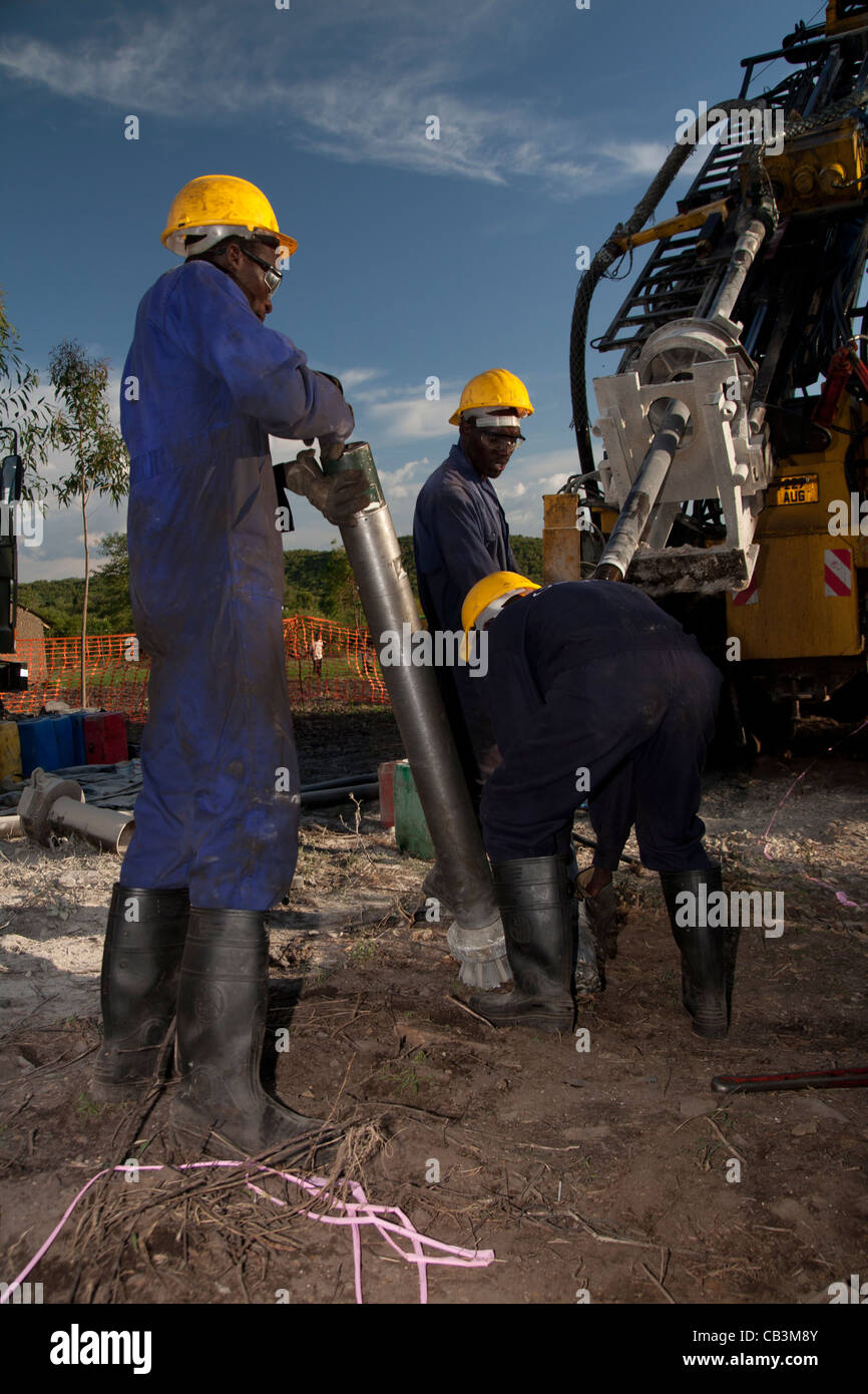 Kenyan drillers offside assistants changing reverse circulation drill ...