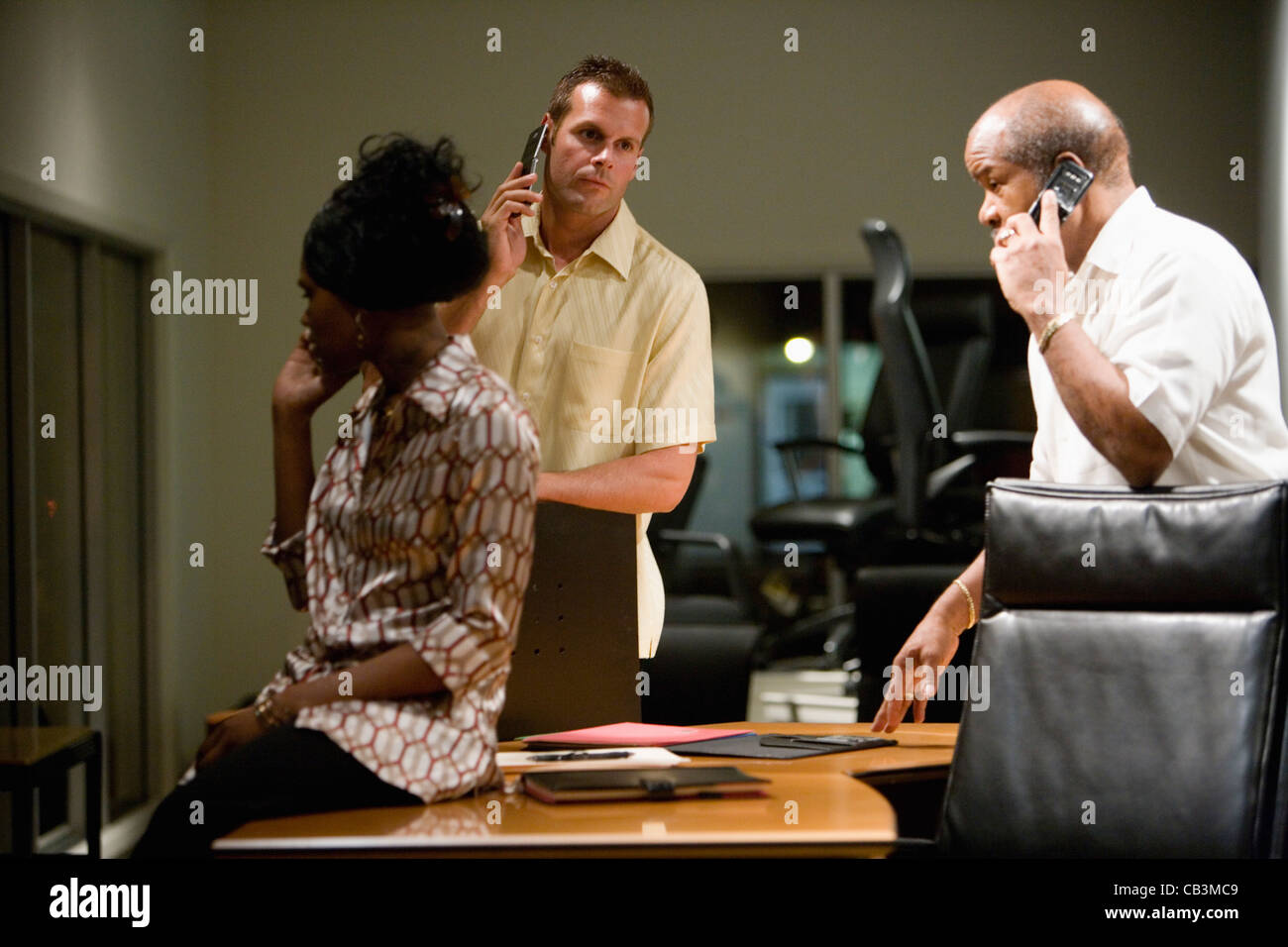 Diverse females using phones hi-res stock photography and images - Alamy