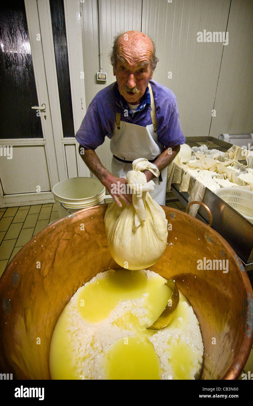 Guglielmo Locatelli, Locatelli dairy, Reggetto, Taleggio valley ...