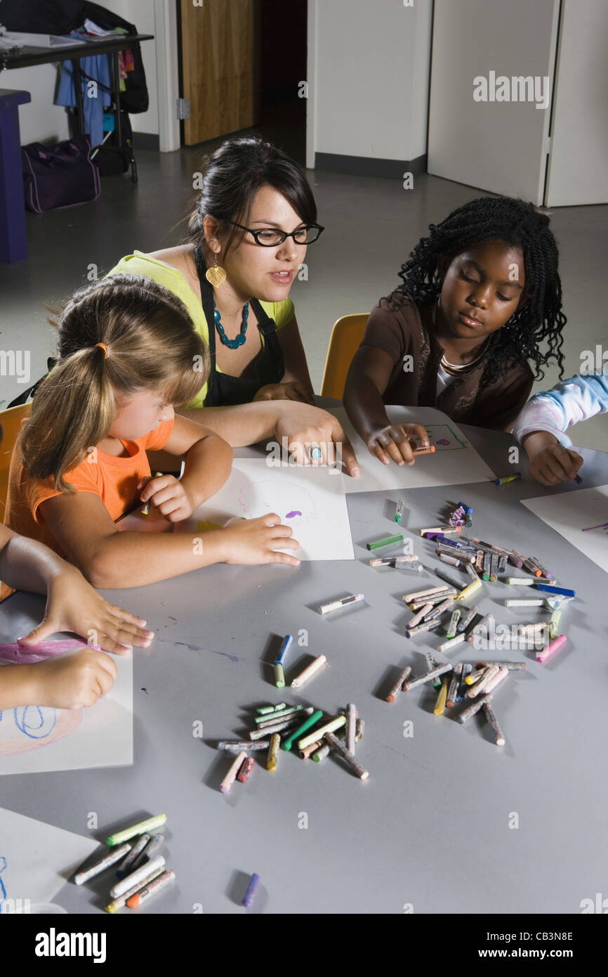 An art teacher teaching young students in art class Stock Photo - Alamy