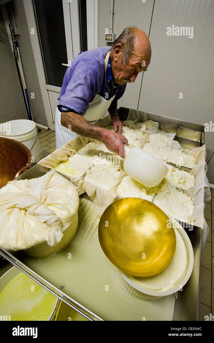 Guglielmo Locatelli, Locatelli dairy, Reggetto, Taleggio valley ...