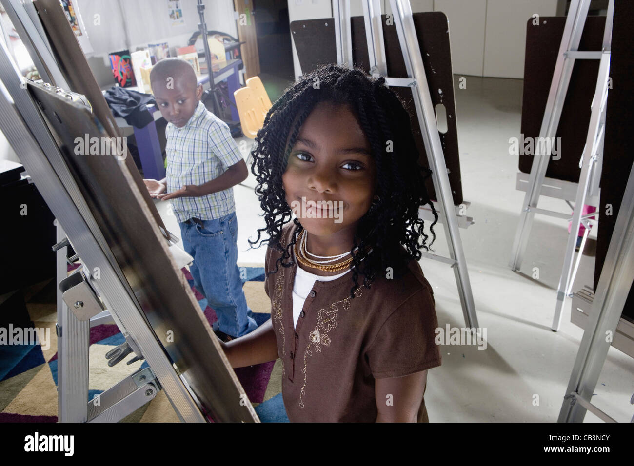 Students drawing at easels in class hi-res stock photography and images ...