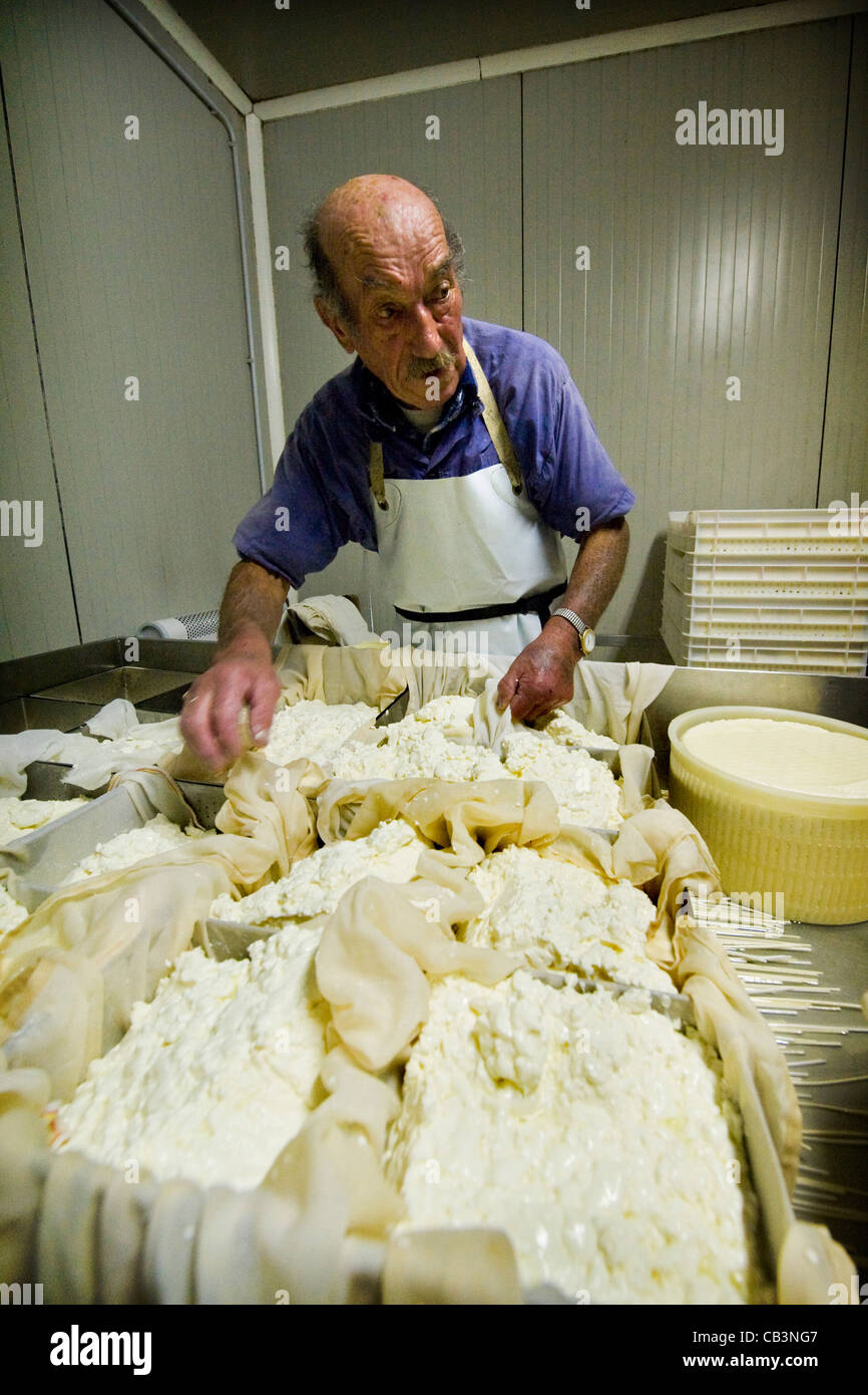 Guglielmo Locatelli, Locatelli dairy, Reggetto, Taleggio valley ...