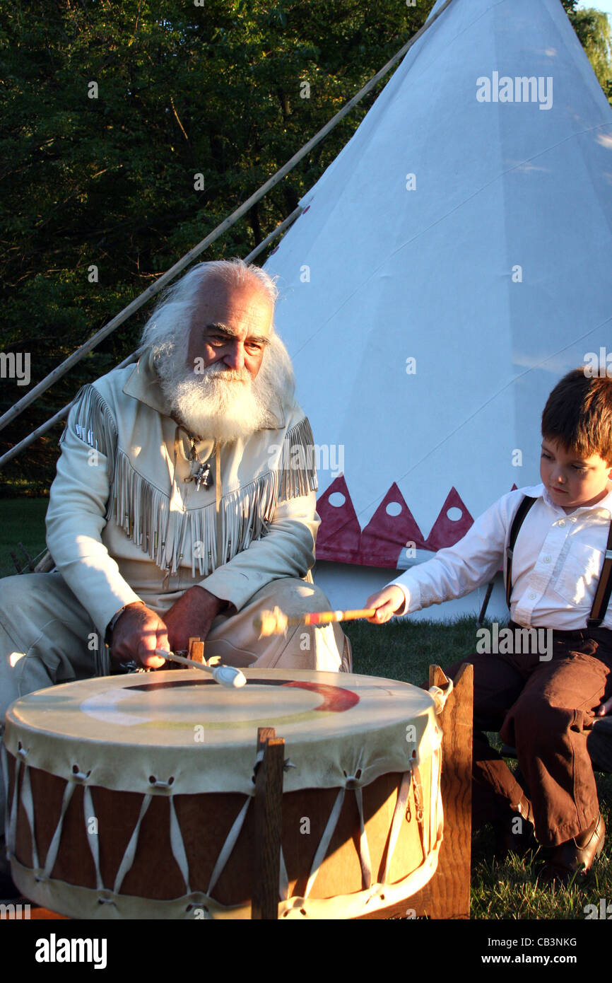 Indian drum man hi-res stock photography and images - Alamy