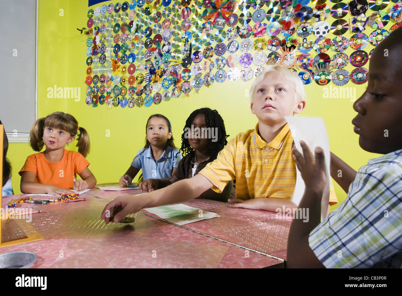 Children drawing and paying attention in art class Stock Photo - Alamy