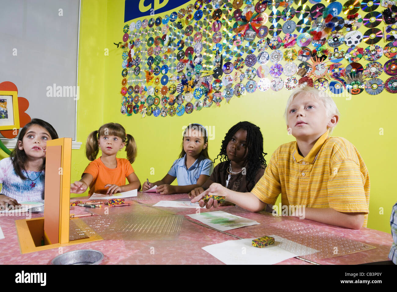 Children drawing and paying attention in art class Stock Photo - Alamy