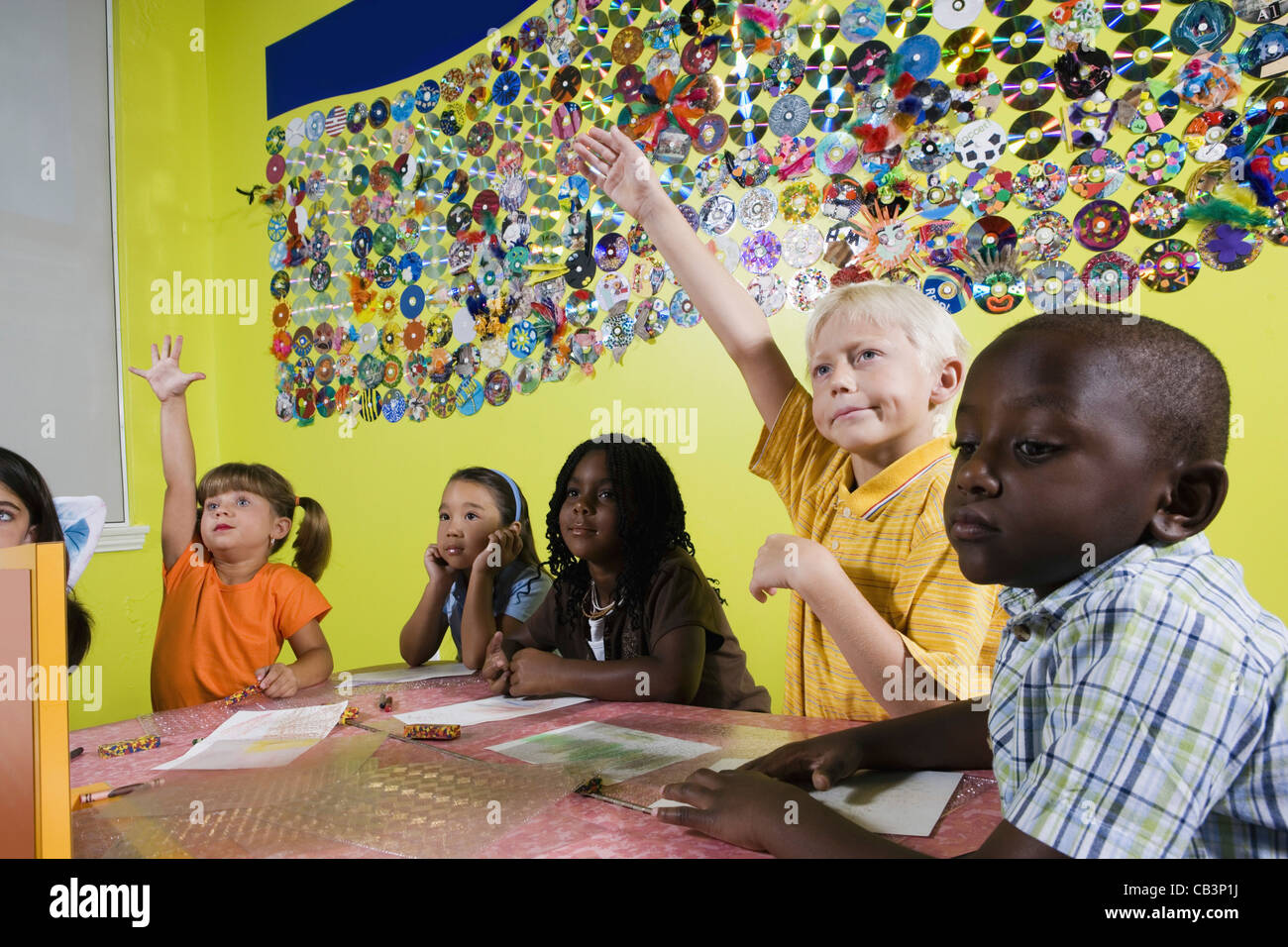 Children drawing and paying attention in class Stock Photo - Alamy