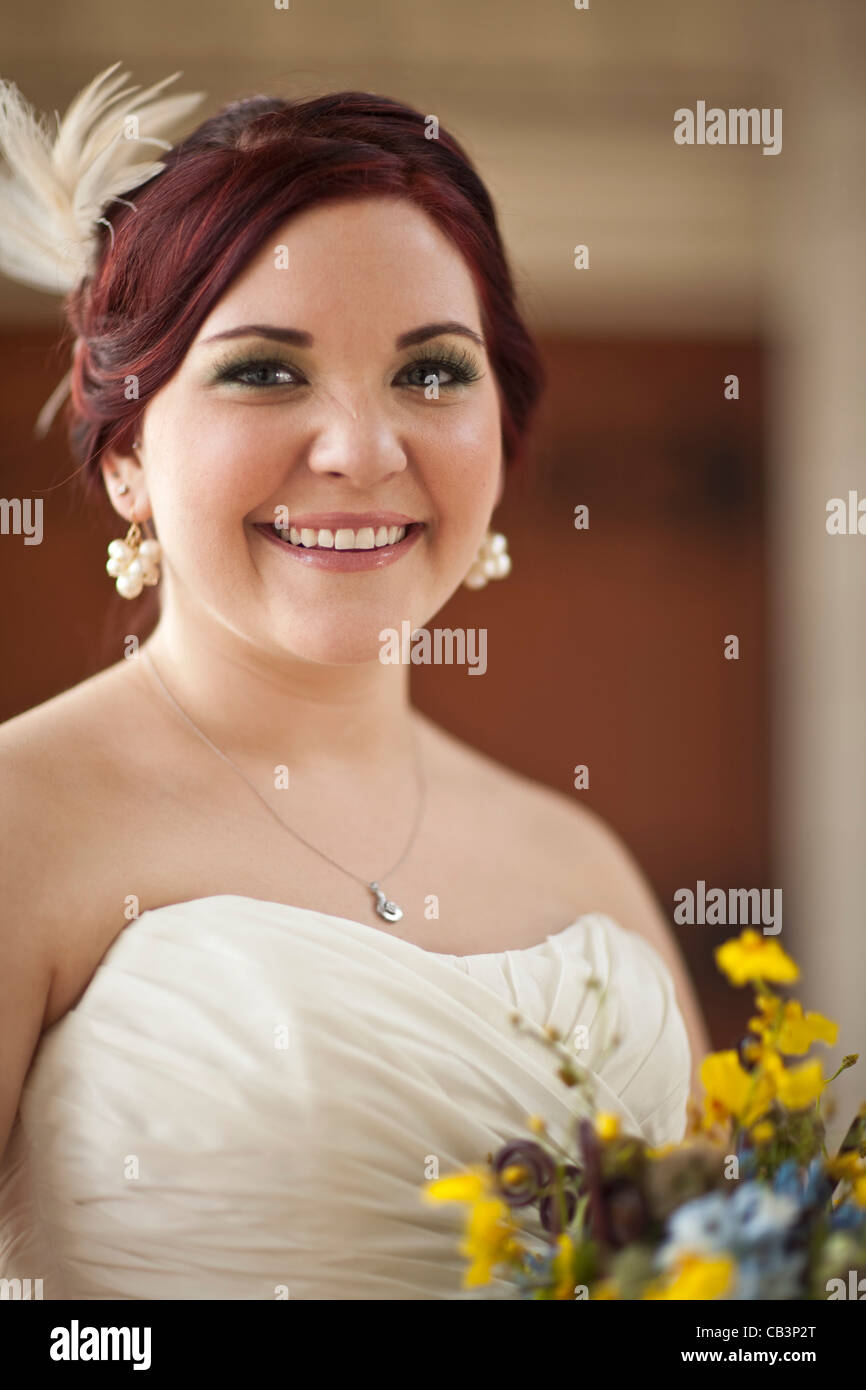 Portrait of smiling bride Stock Photo - Alamy